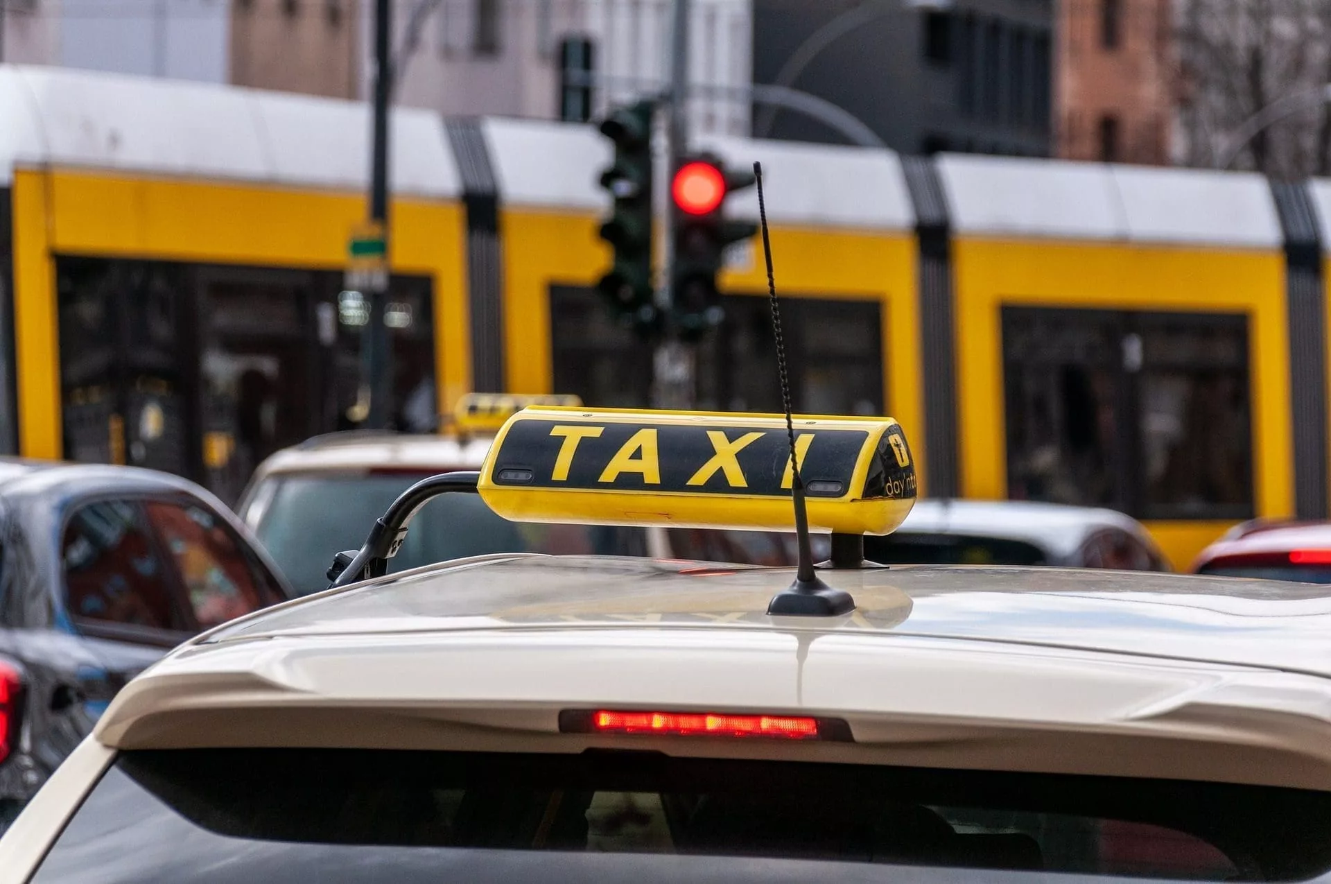 Licensing authority wants standard taxi fares | Patons Insurance
