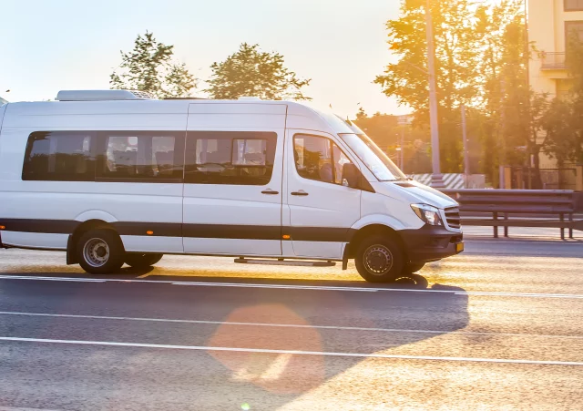 Becoming a professional minibus driver: UK qualifications explained ...